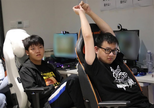 RNG Angel: “SofM có thể sẽ không thi đấu LMHT chuyên nghiệp nữa”